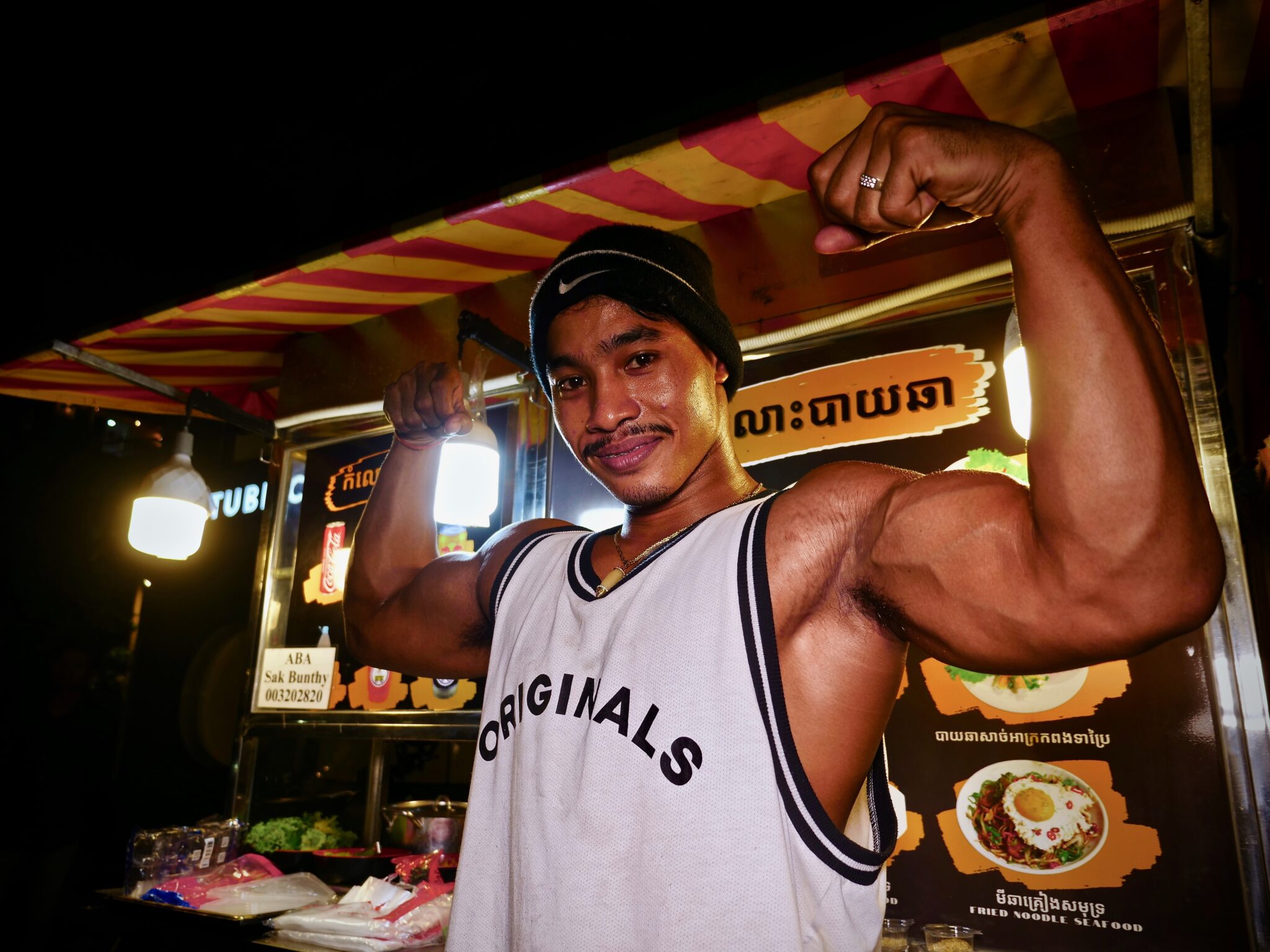 Shirtless fried rice sellers stir fry controversy in Phnom Penh